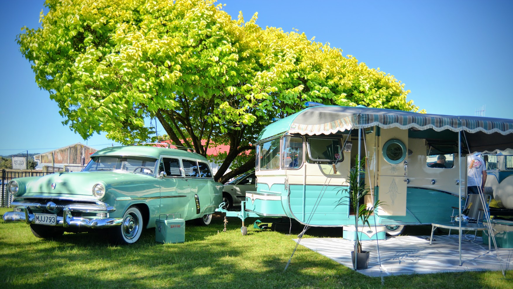 Caravans at Beach Hop, 2020 – zorruno.com