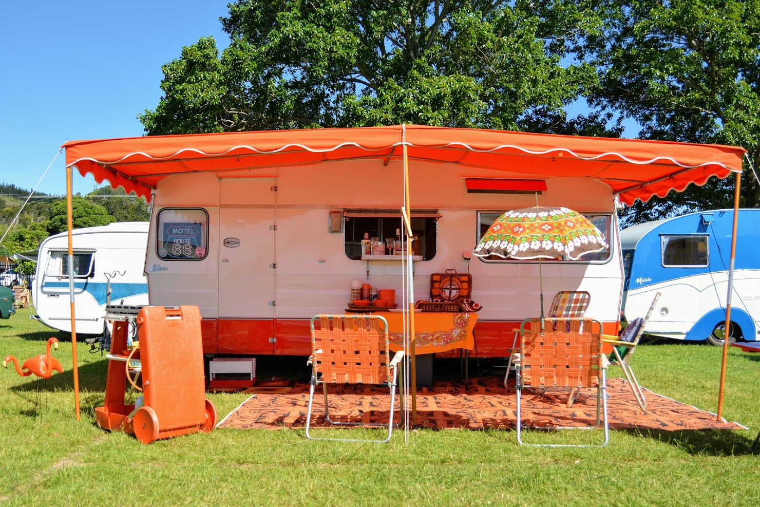 Caravans at Beach Hop, 2020 – zorruno.com